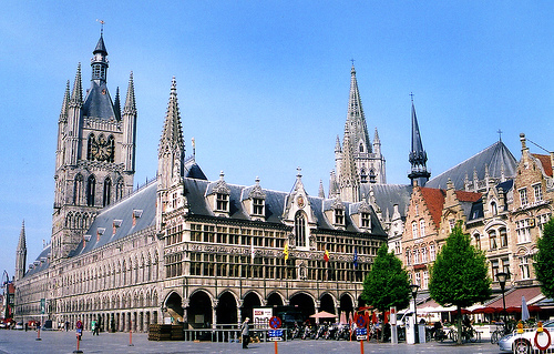 6 reasons to visit YPRES (Ieper) on the 11th of November.